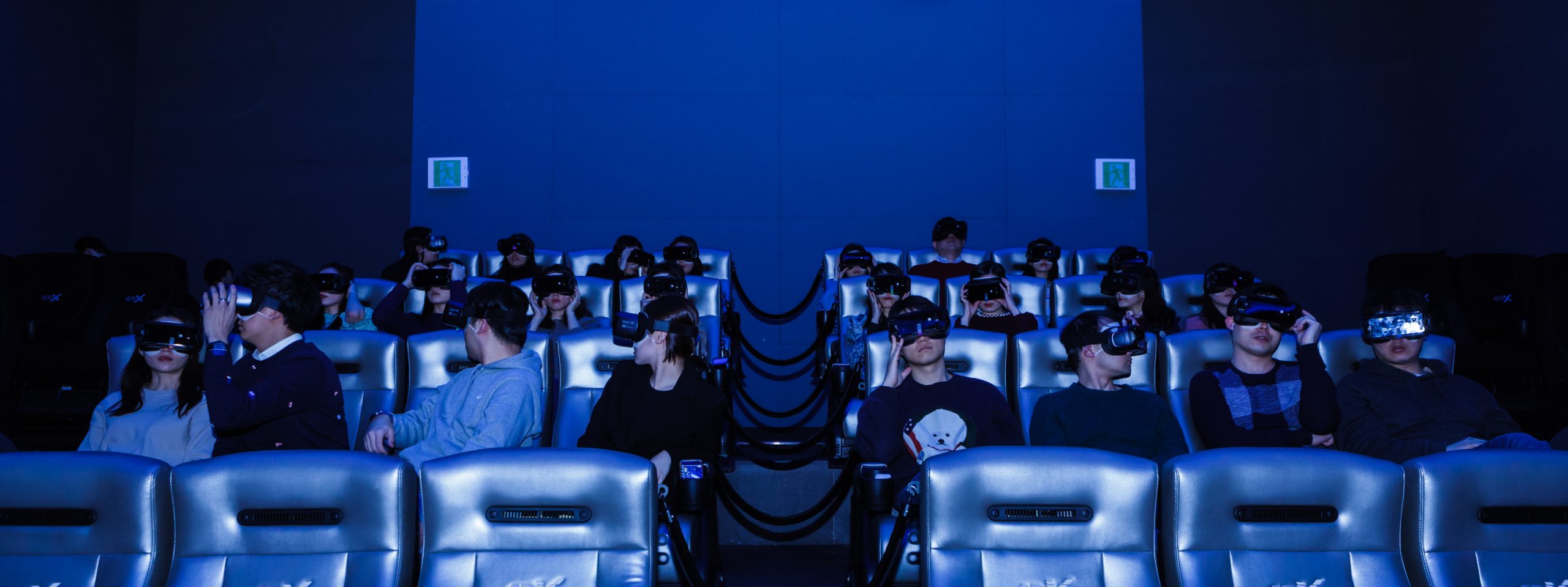 4DX VR을 즐기는 관객 모습_01 – CJ미디어라이브러리