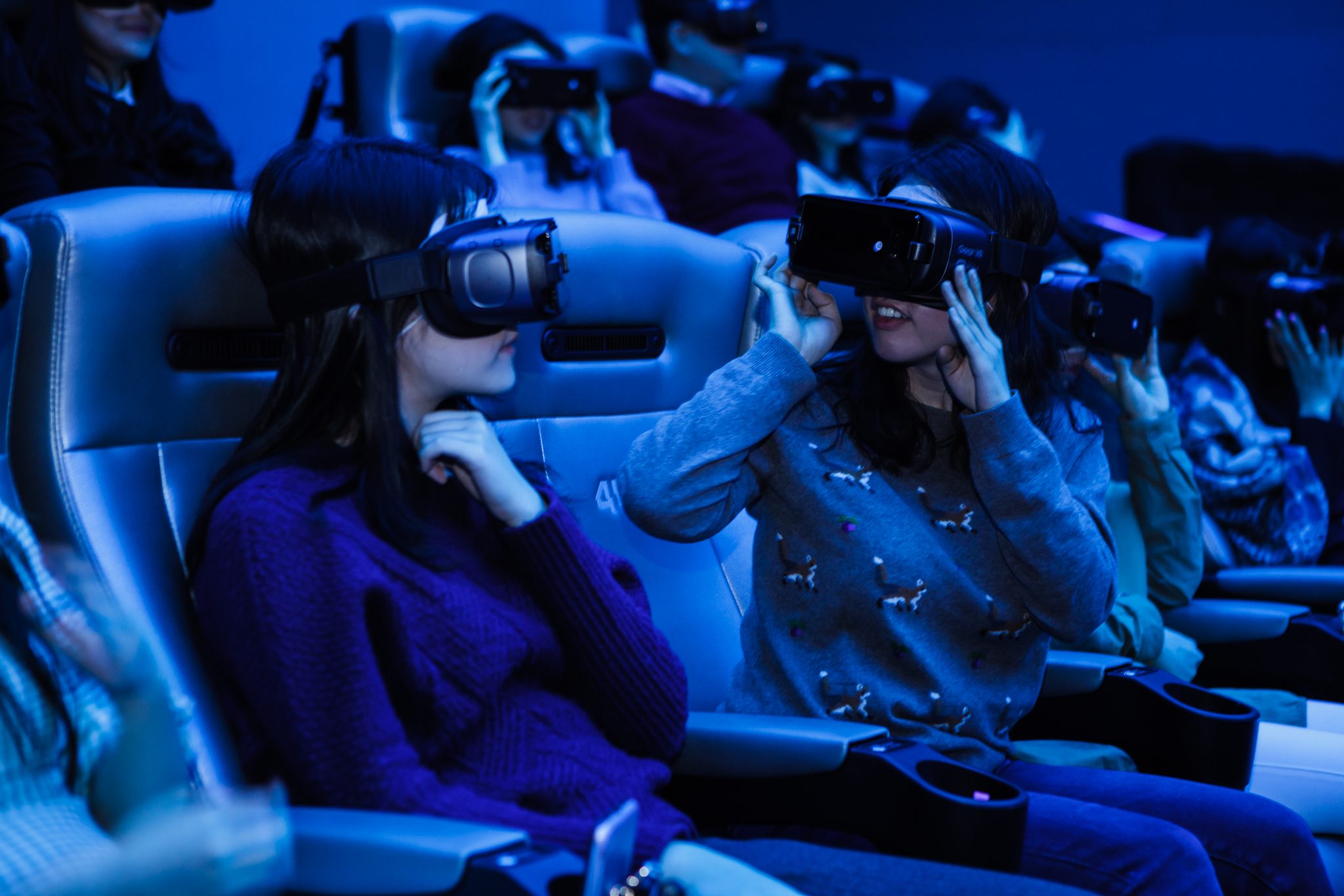 4DX VR을 즐기는 관객 모습_02 – CJ미디어라이브러리