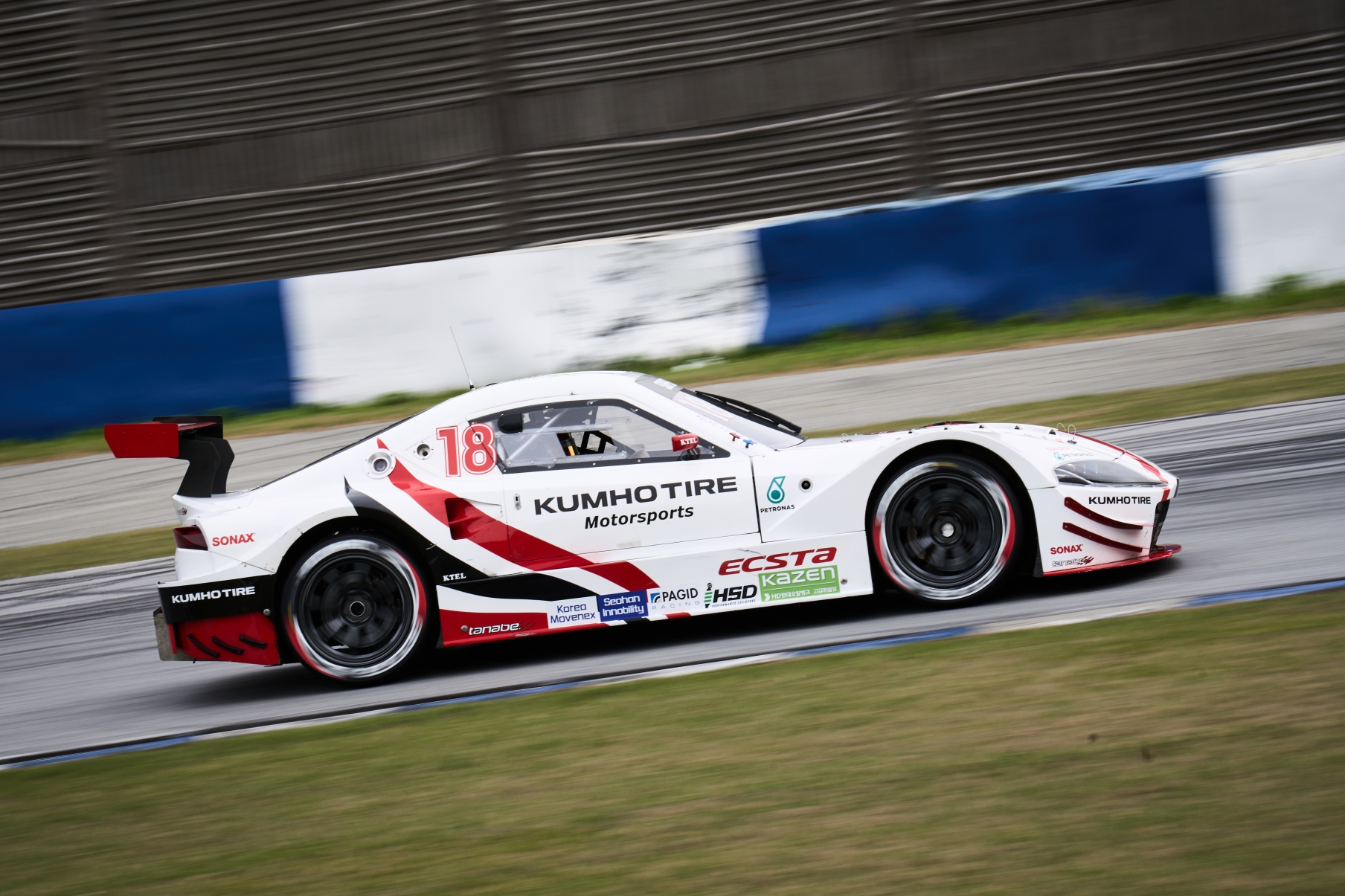 [CJ대한통운] 슈퍼 6000 클래스 2라운드 우승자 이찬준이 18번 엔트리 차량을 주행하고 있다 – CJ미디어라이브러리