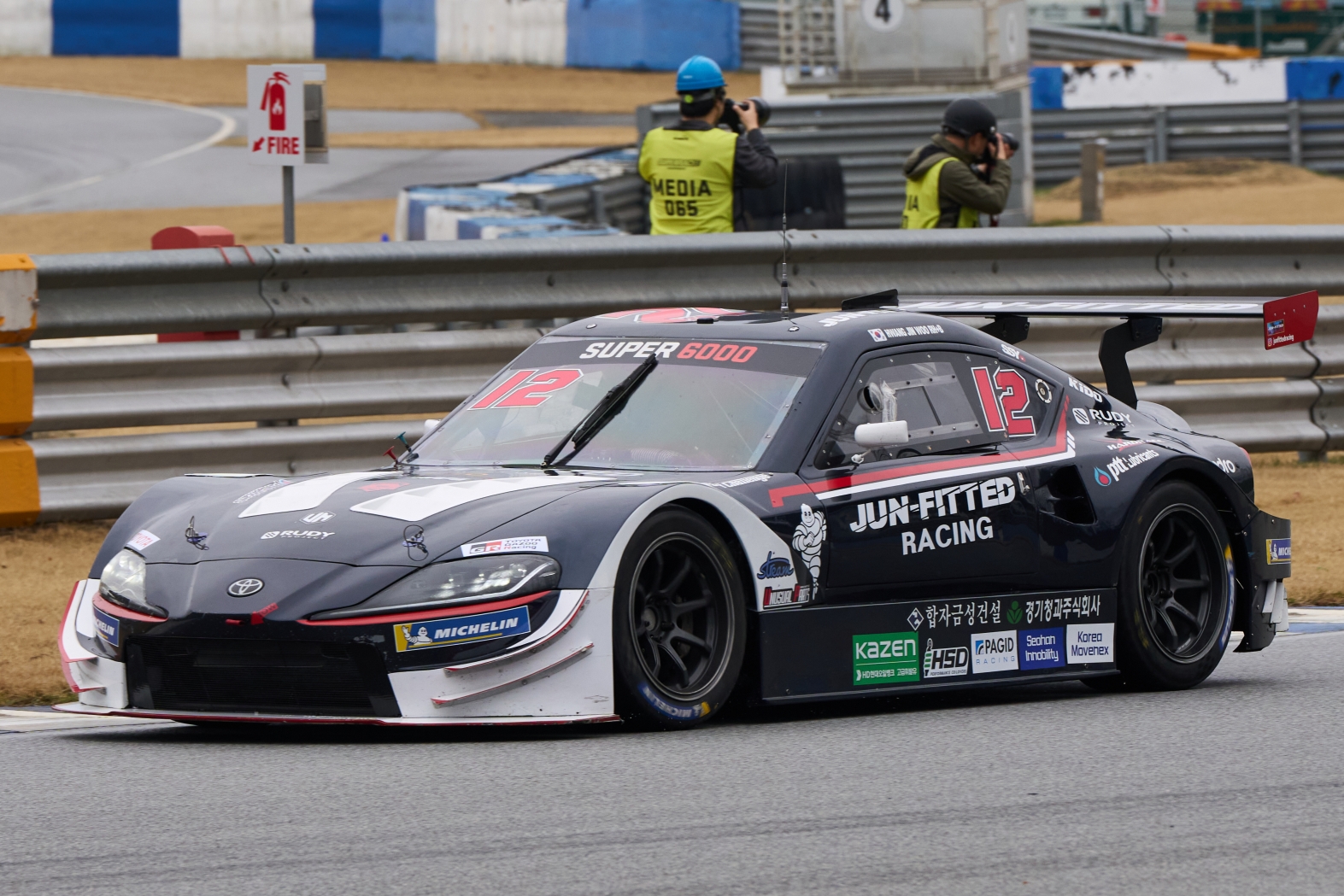 [CJ대한통운] 슈퍼레이스, 슈퍼 6000 1차 오피셜 테스트_미쉐린 타이어를 끼고 달리는 황진우 – CJ미디어라이브러리