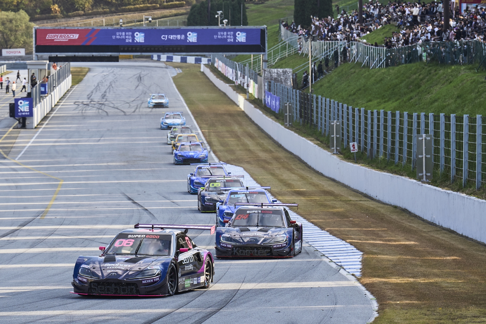 [CJ대한통운] 장현진, 슈퍼 6000 챔피언 등극…팀 챔피언십은 서한GP, 타이어는 넥센 02 – CJ미디어라이브러리